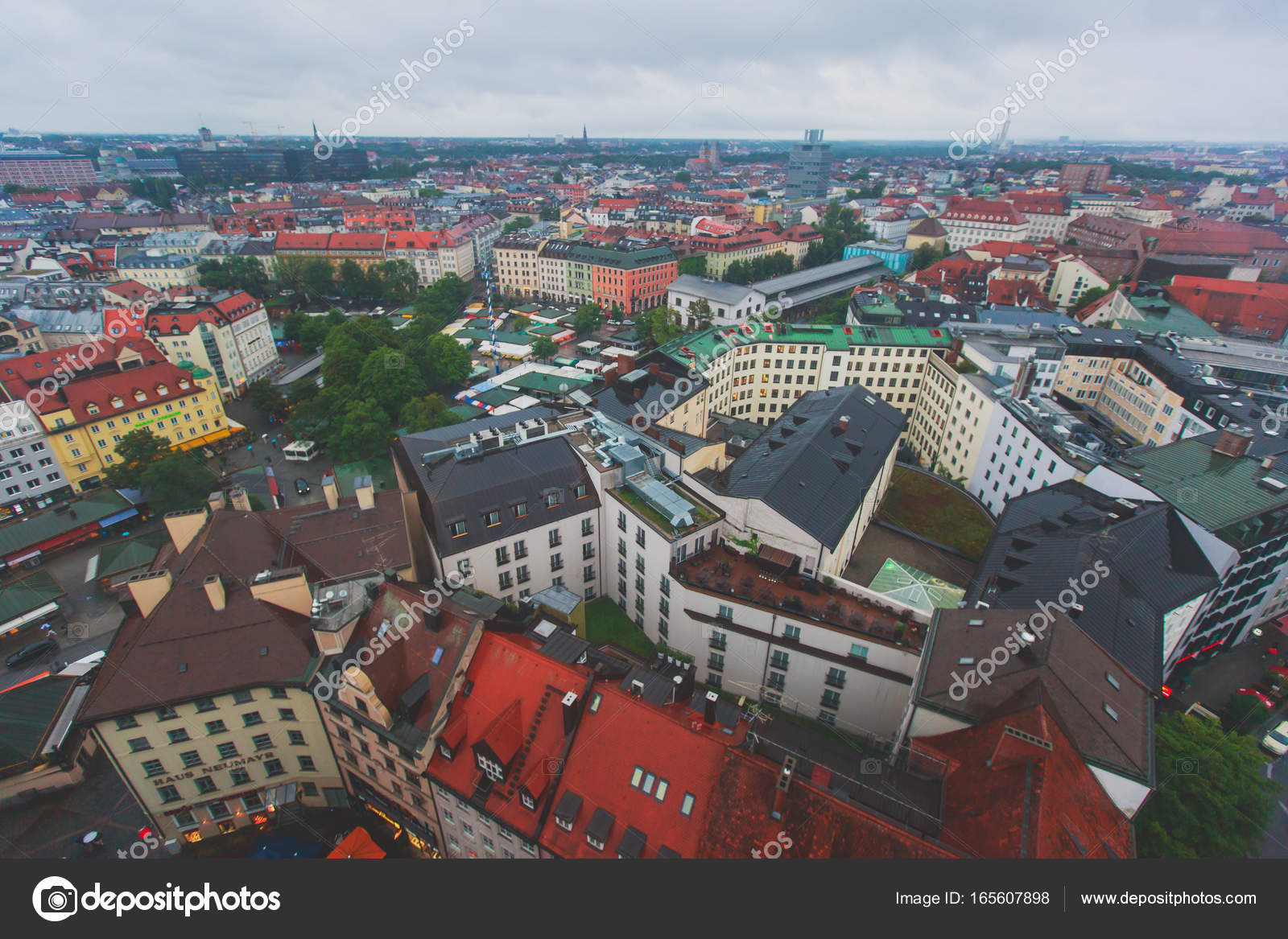 Beautiful super wide-angle sunny aerial view of Munich, Bayern, Bavaria ...