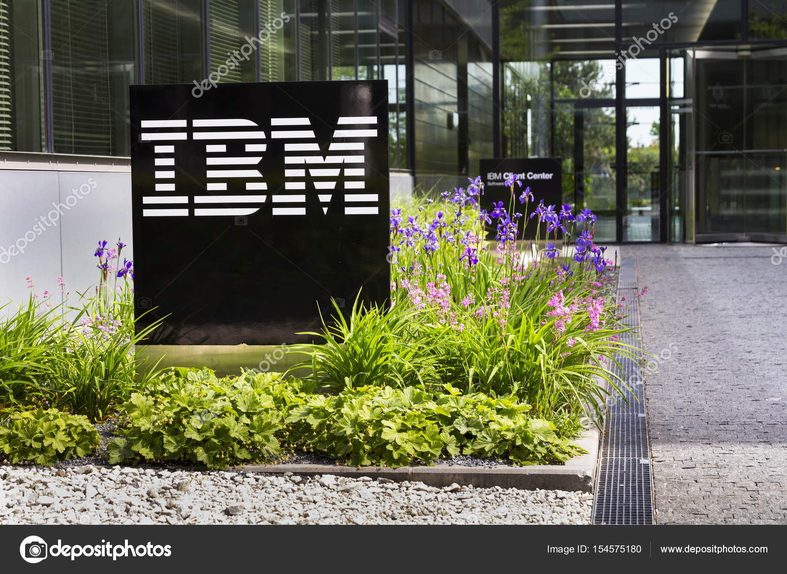 IBM company logo on headquarters building – Stock Editorial Photo ...