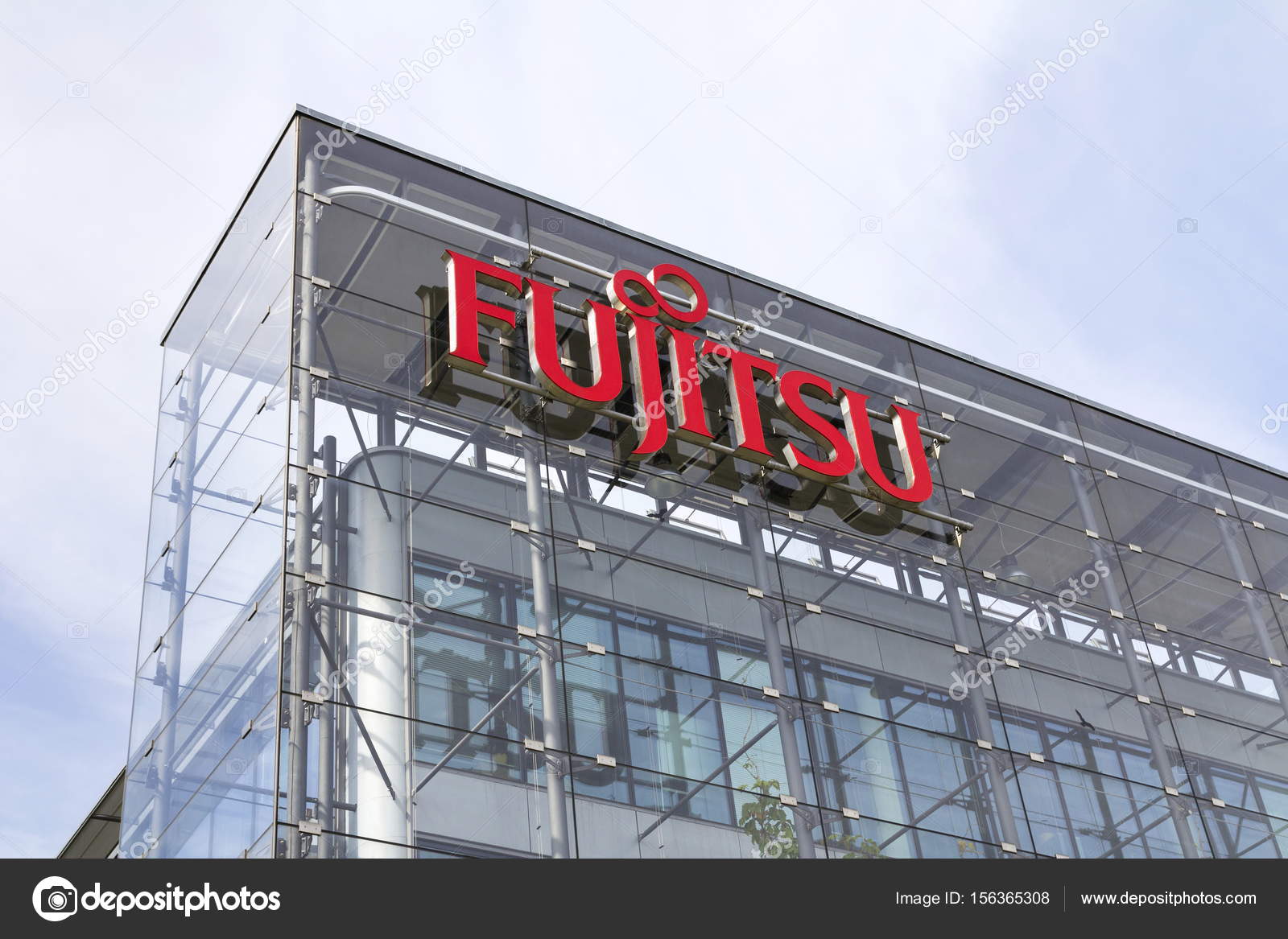 Fujitsu company logo on headquarters building — Stock Editorial Photo ...
