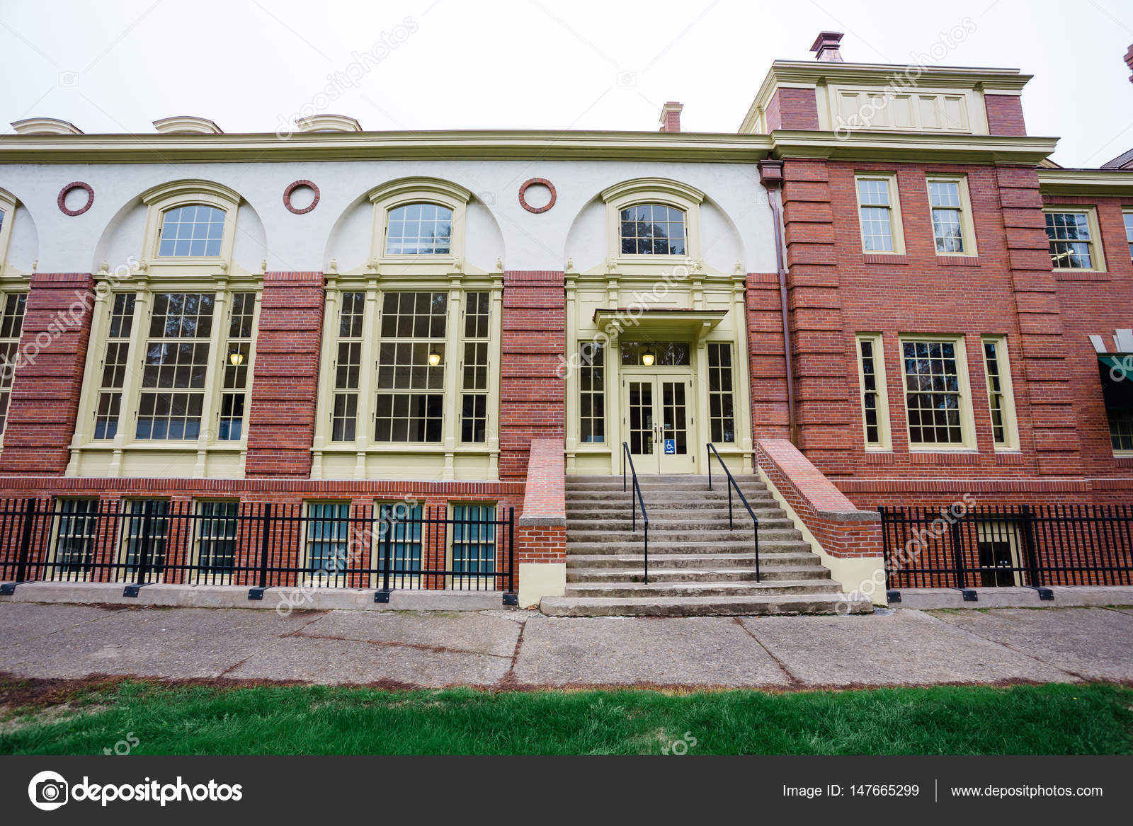 Gerlinger Hall at University of Oregon — Stock Photo © joshuarainey ...