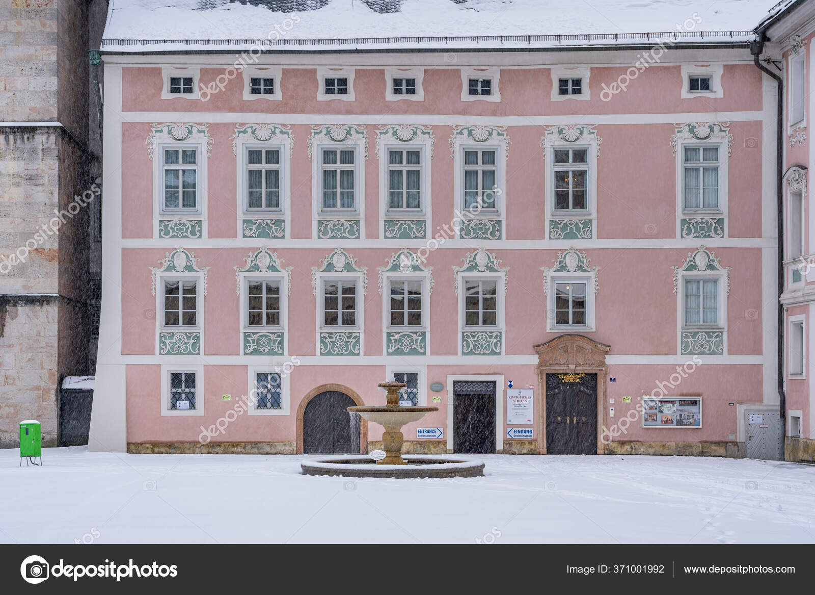 Fountain Yard Royal Castle Berchtesgaden Baroque Style Wing Building ...