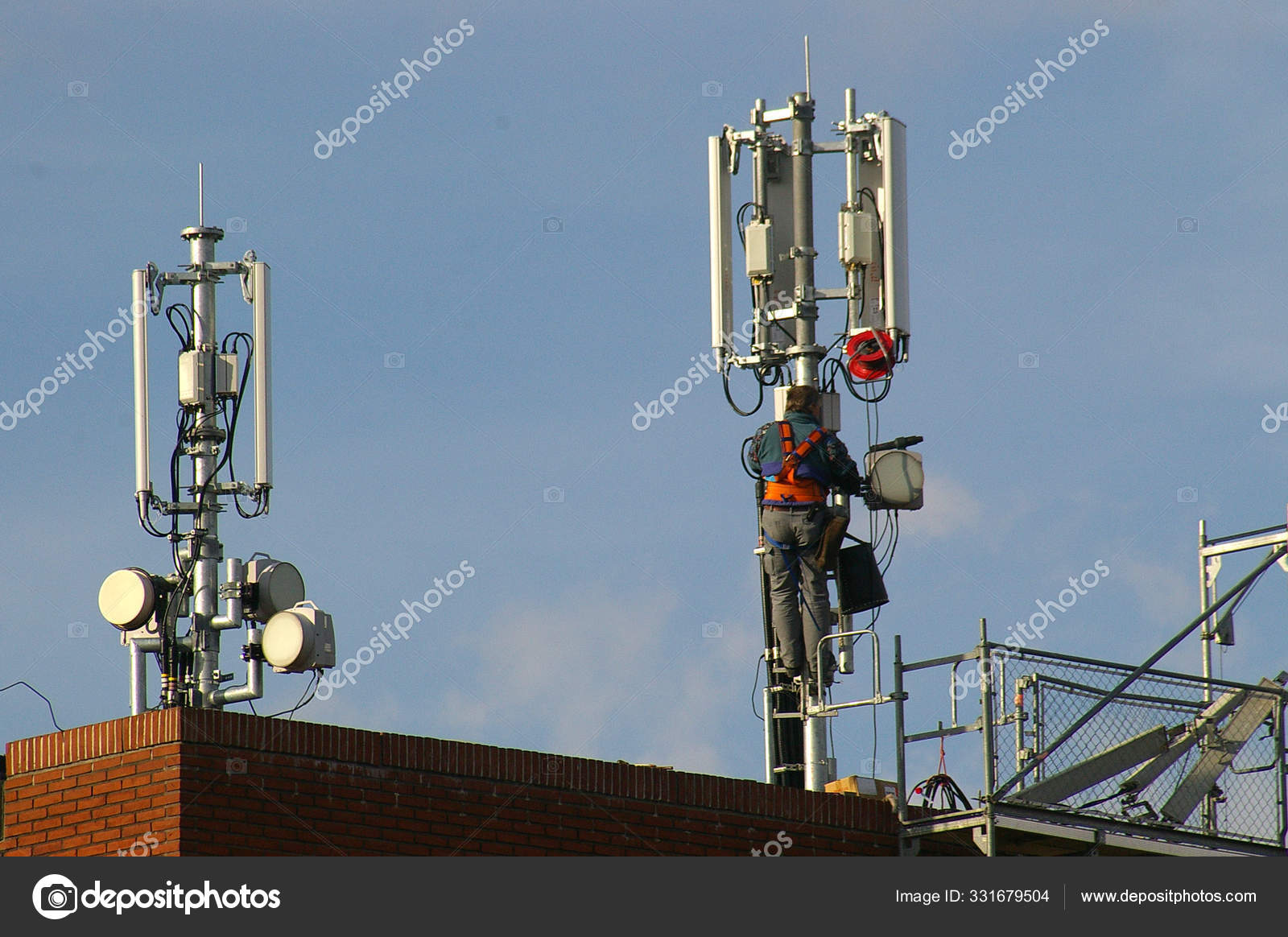 Torre Telecomunicaciones Con Antenas Antenas: fotografía de stock ...