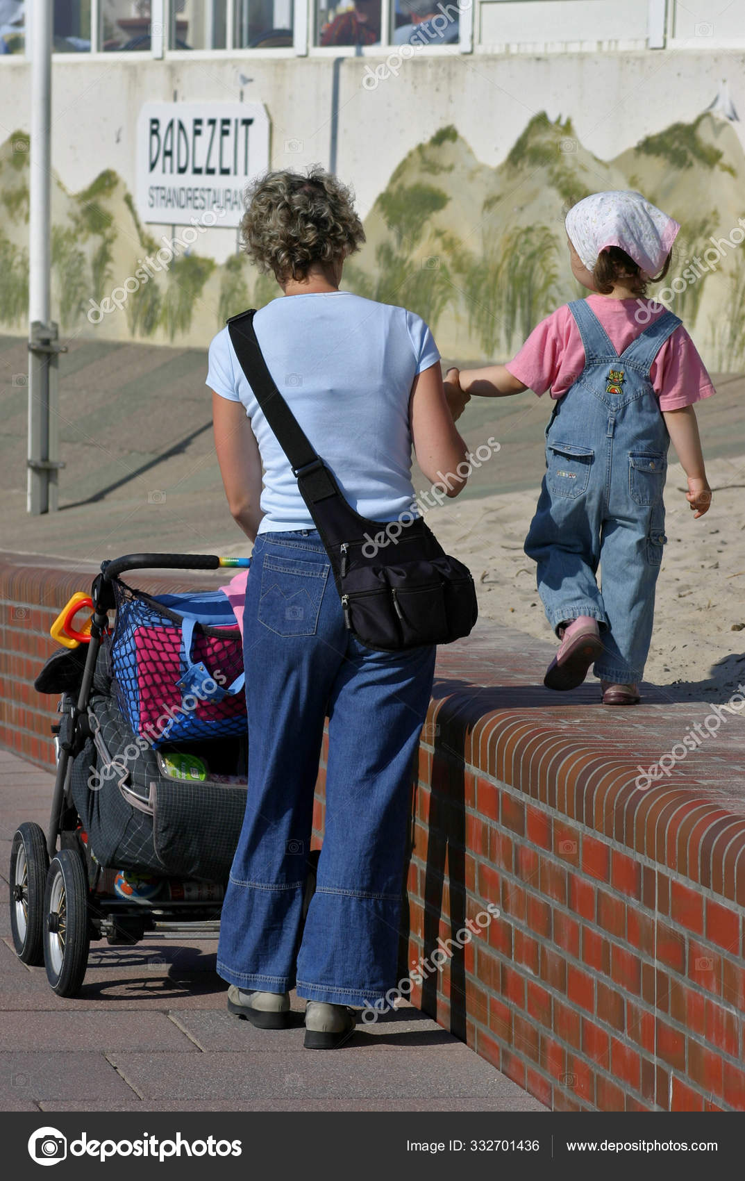 Mother Child While Walking Promenade Westerland Sylt – Stock Editorial ...