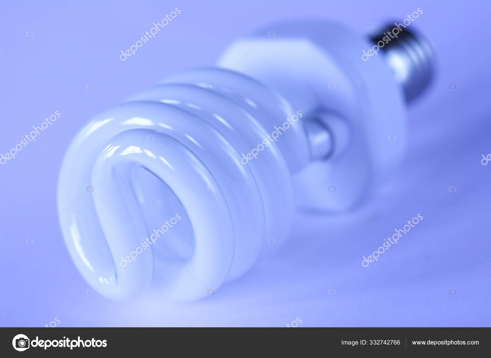 Lámpara Led Fondo Blanco — Foto de stock © PantherMediaSeller #332742766