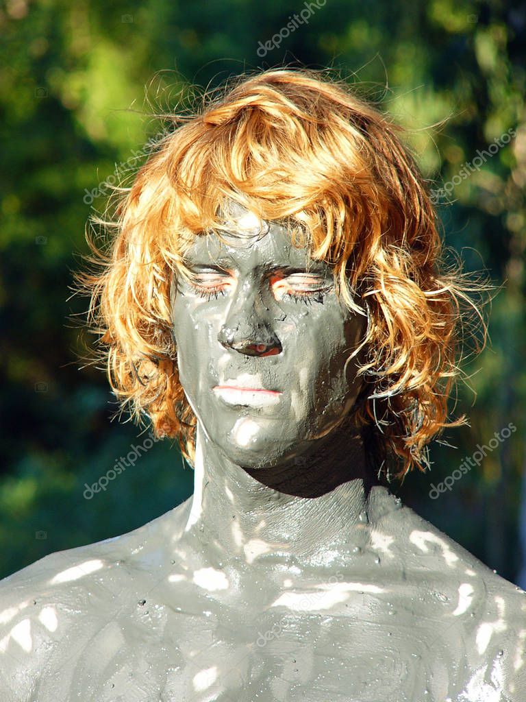 una vez que usted tiene el barro cicatrizante de los huecos de barro de ...