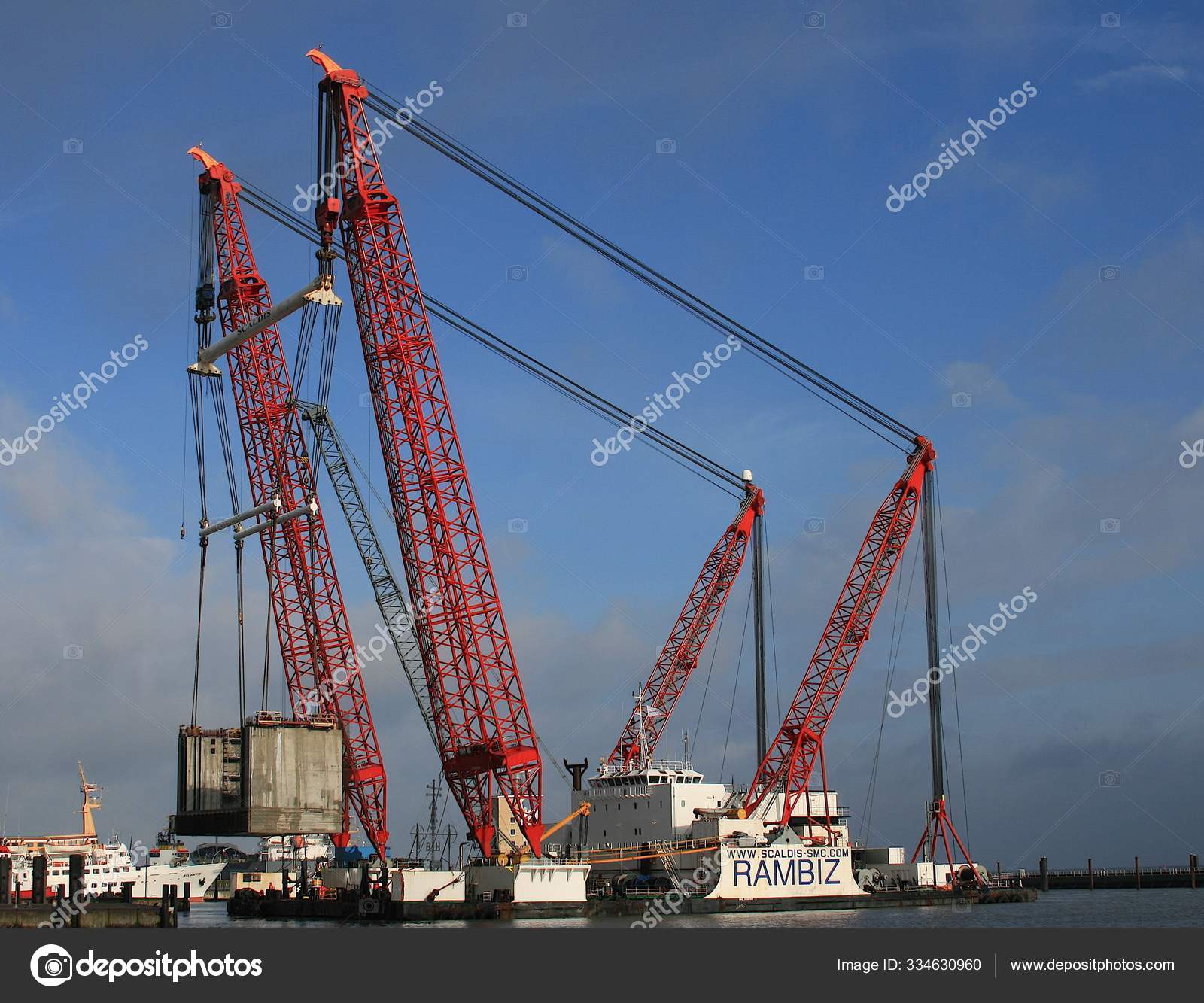 Floating Crane Floating Crane Rambiz Stock Photo by ©PantherMediaSeller ...