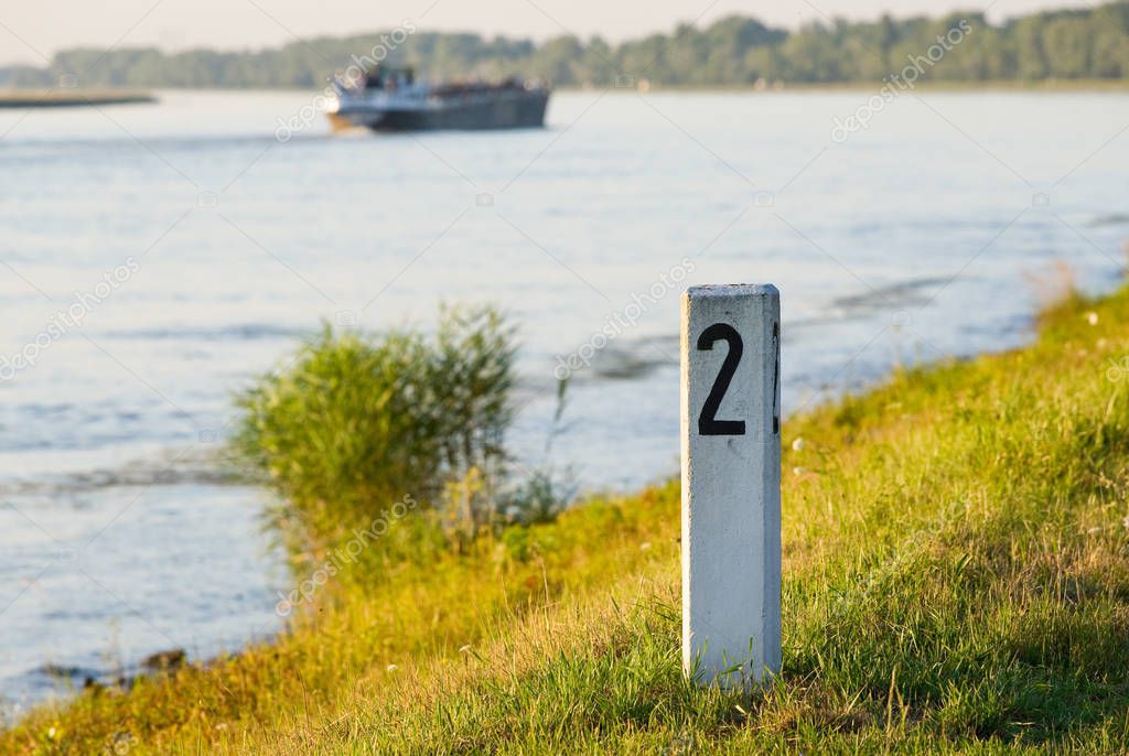 El Rin es uno de los principales ríos europeos, que tiene sus fuentes ...