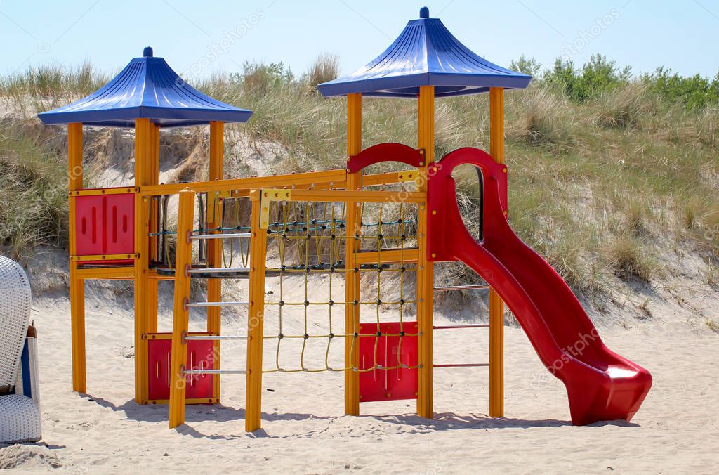 parque infantil de colores para niños 2023