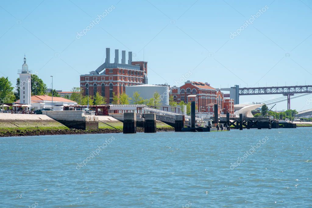 La central eléctrica de Tejo era una central termoeléctrica. Tras su ...