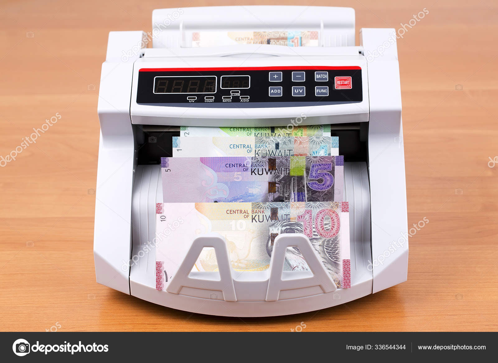 Dinero Kuwait Dinar Una Máquina Contar — Foto de stock #336544344 ...