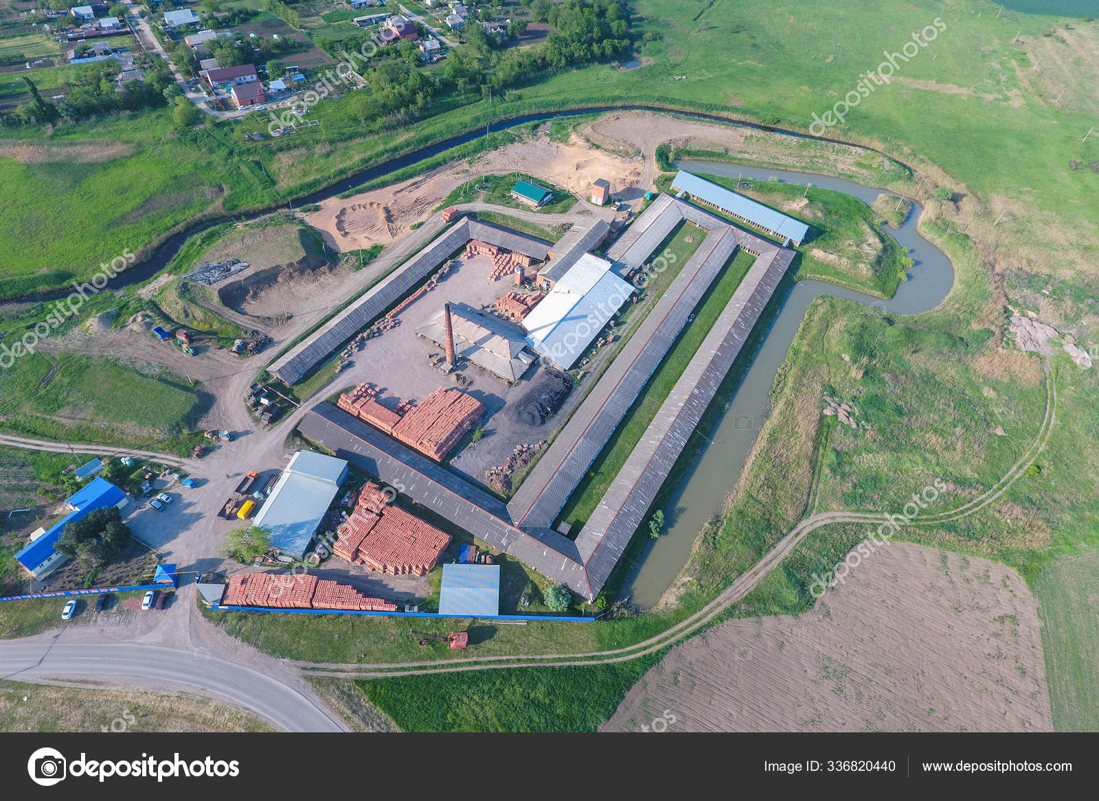 Pabrik Produksi Brick Tampilan Atas Dari Sebuah Pabrik Kecil Untuk ...