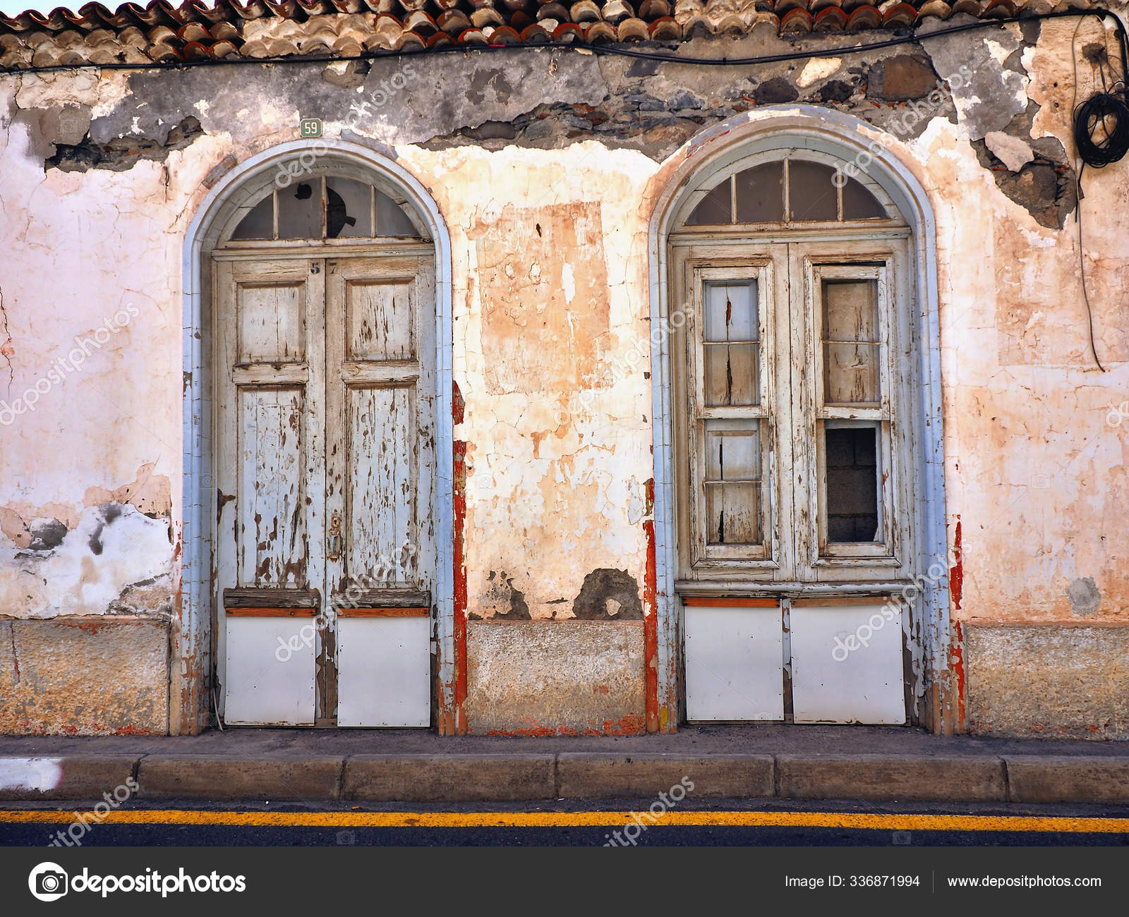 Front View Old Dilapidated Rundown Old Town House San Sebastian — Stock ...