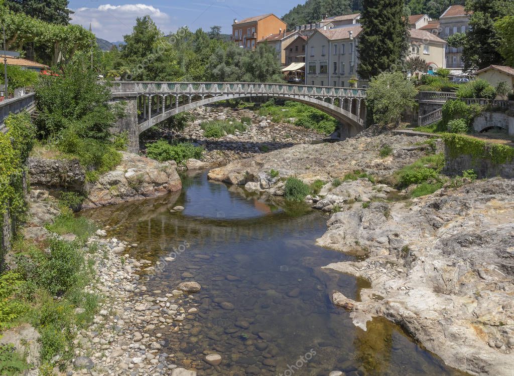 paisaje alrededor de Vals-les-Bains, una comuna en el departamento de ...