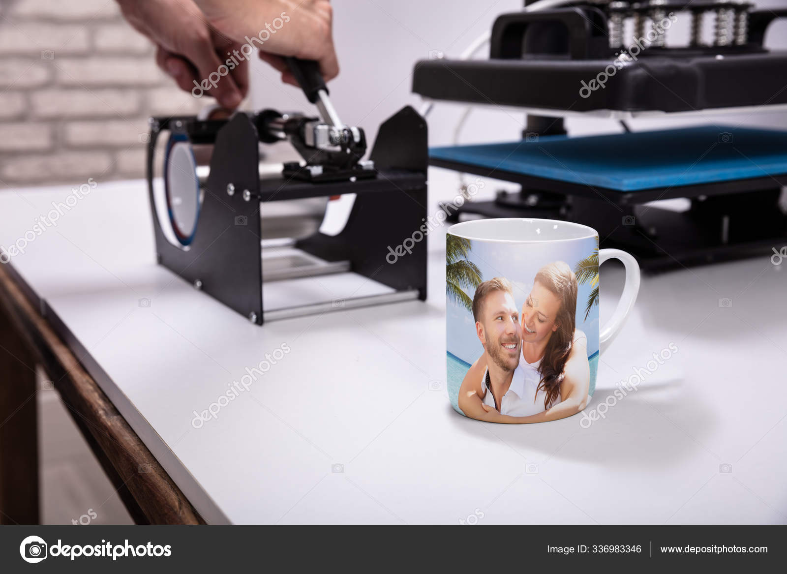 Man Printing Coffee Mugs Workshop — Stock Photo © PantherMediaSeller ...