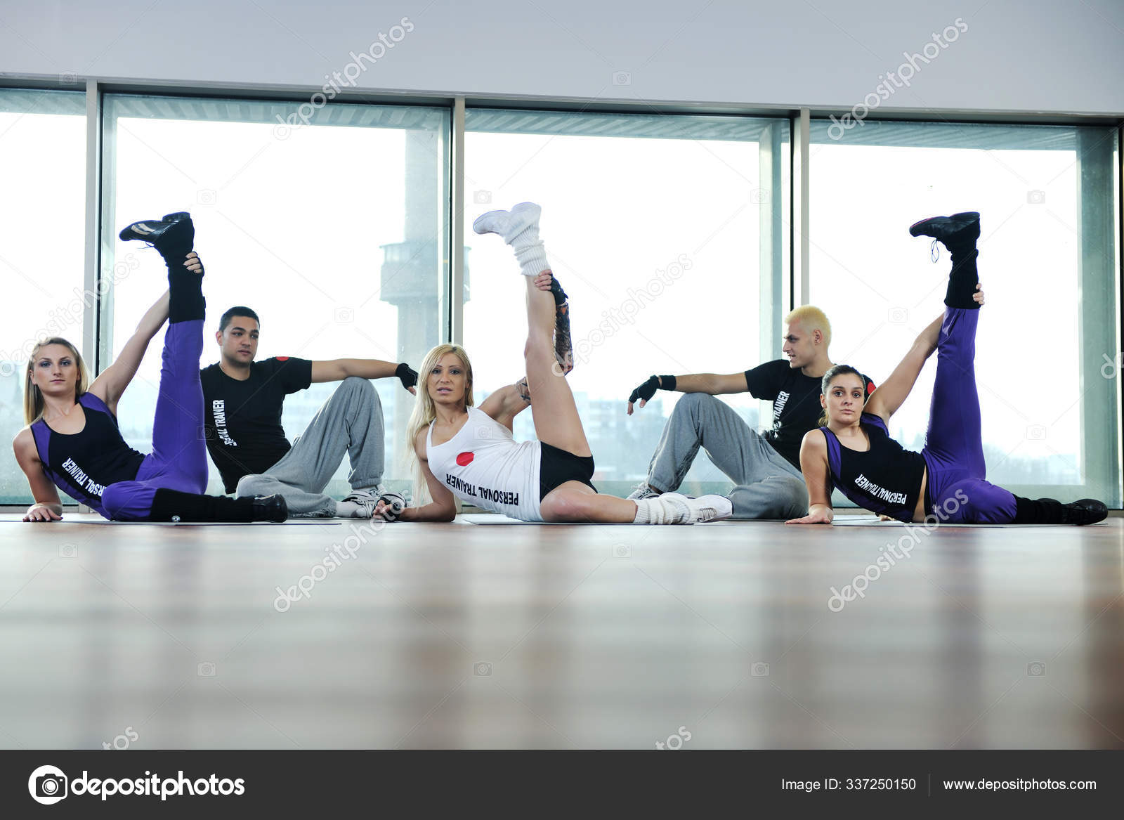 Young Healthy People Group Exercise Fitness Get Fit — Stock Photo ...