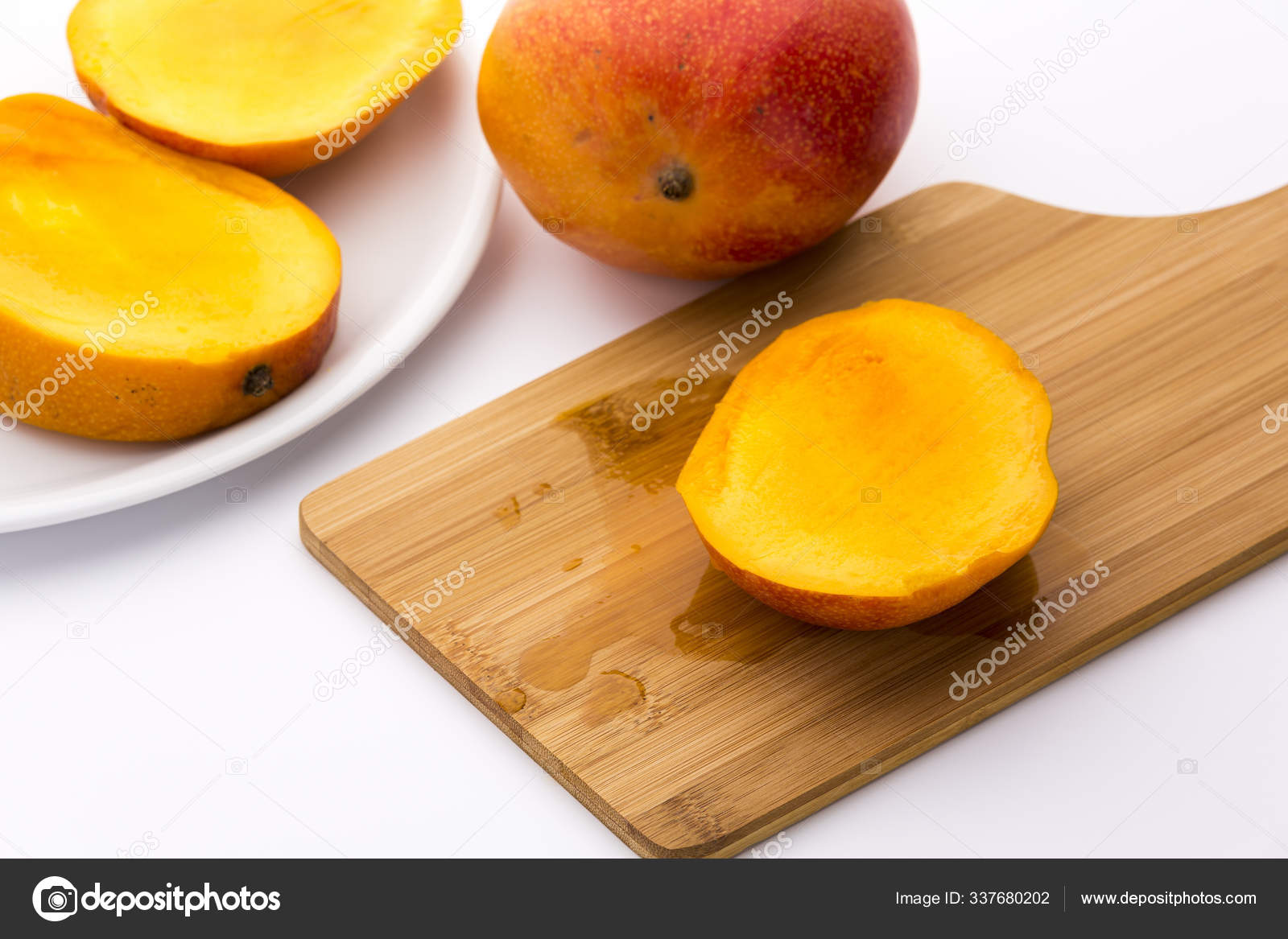 Golden Yellow Third Trisected Mango Its Ripe Fruit Flesh Bedewing ...