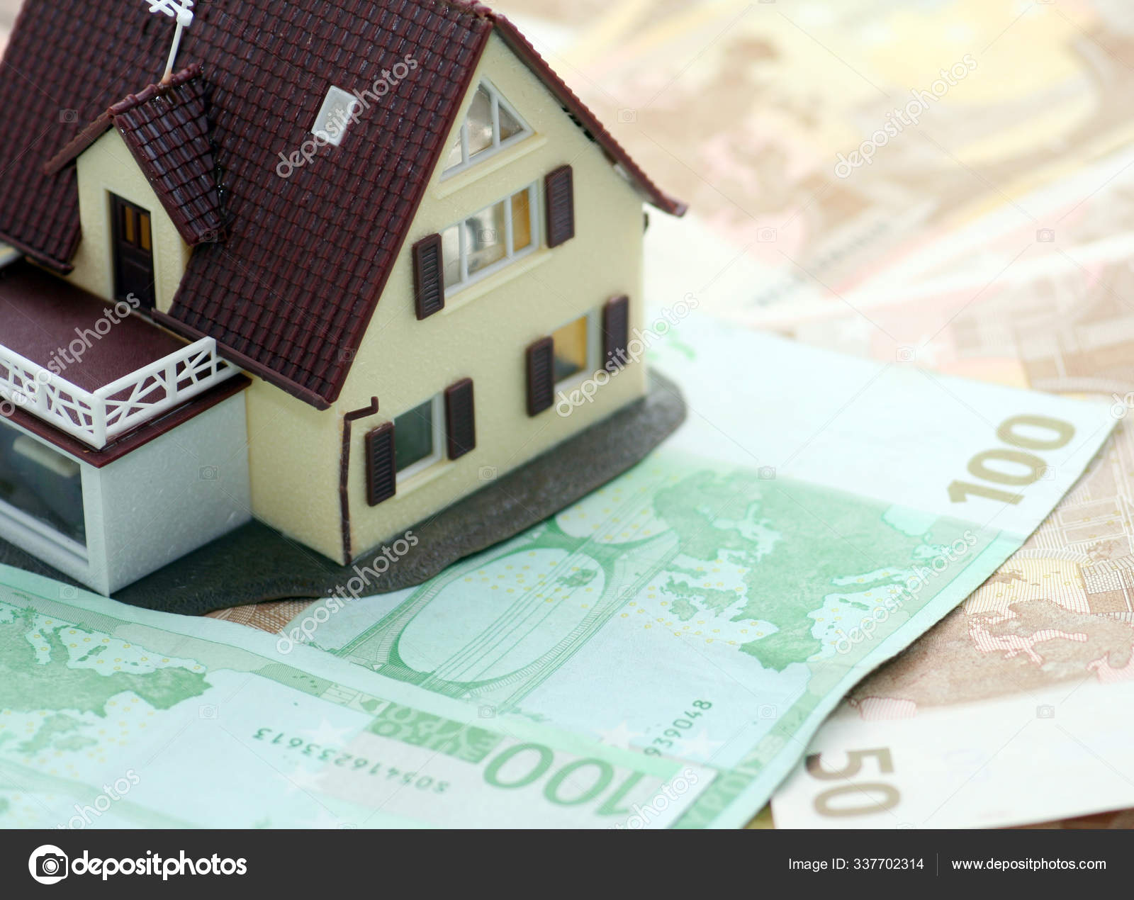 House Building Day Time — Stock Photo © PantherMediaSeller #337702314