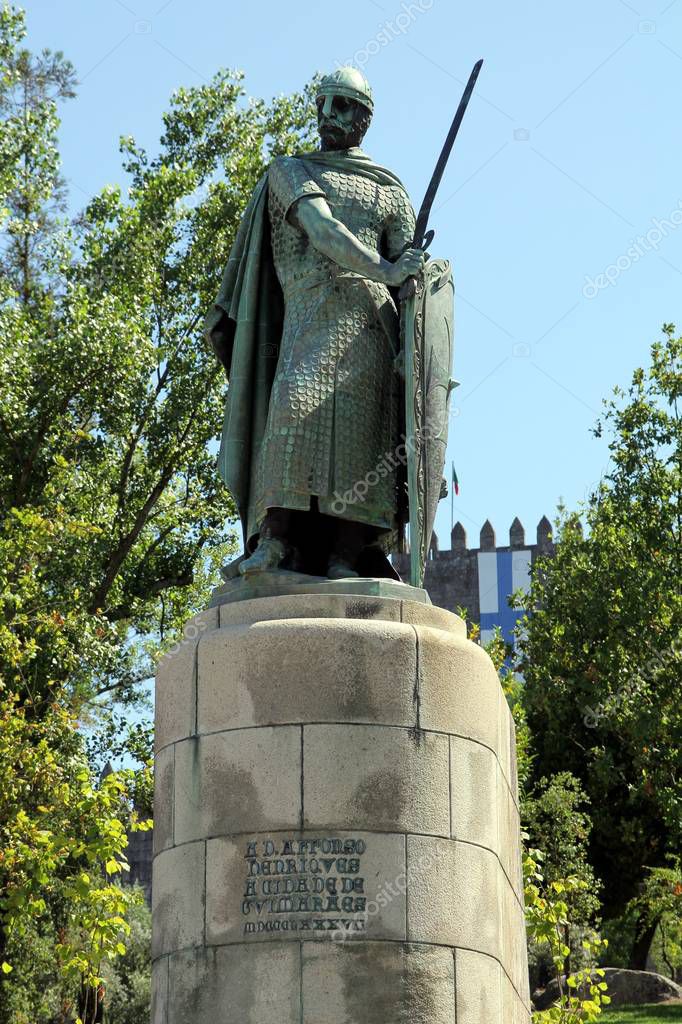 estatua de alfonso i en guimaraes (fundador y primer rey de portugal) 2022