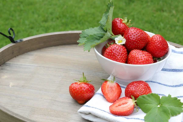 Fraises de jardin fraîches images libres de droit, photos de Fraises de ...