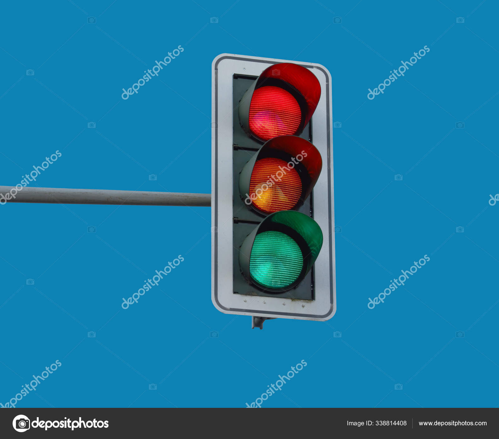 Semáforo Iluminan Los Tres Colores Rojo Amarillo Verde Mismo Tiempo ...