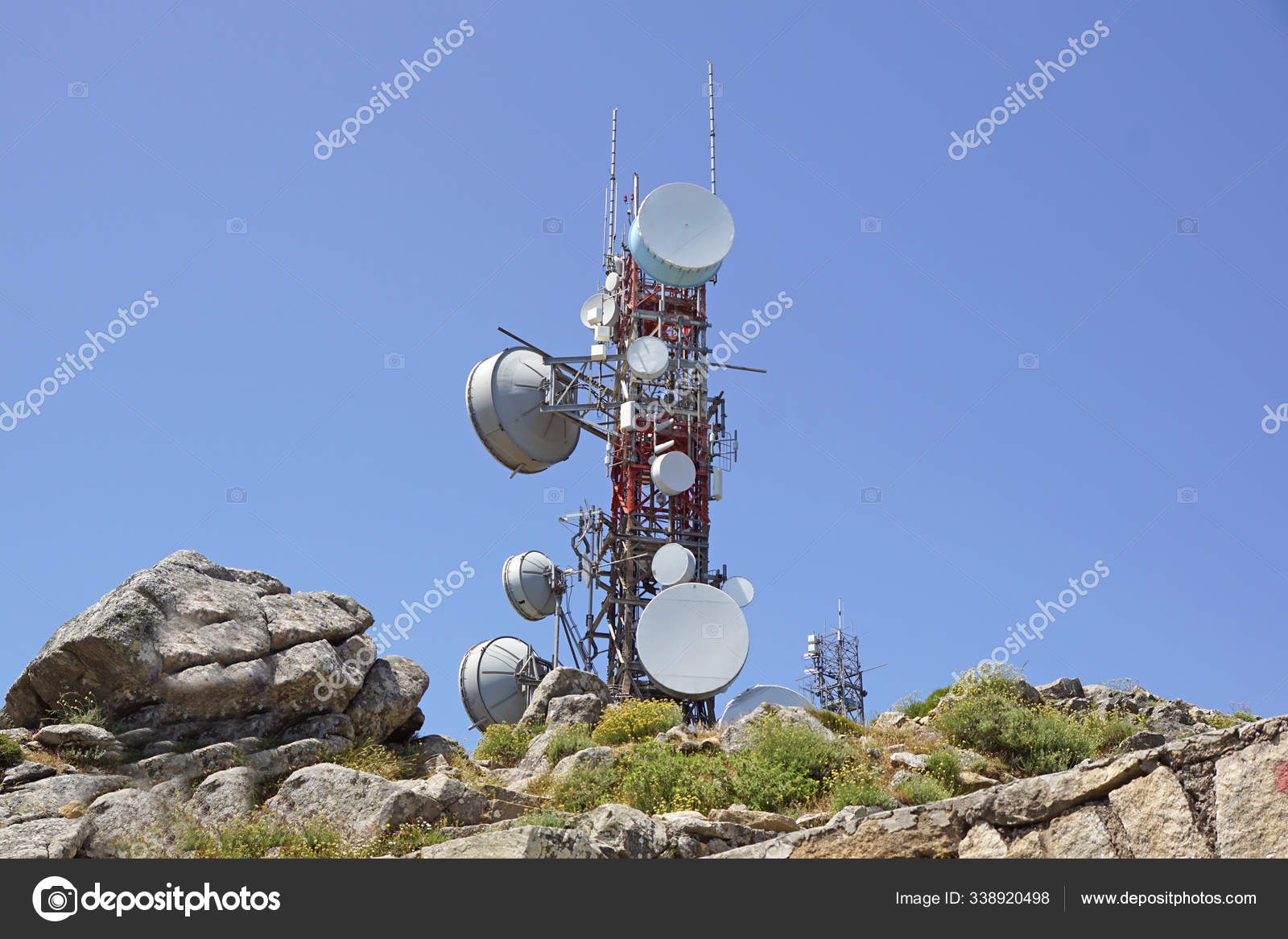 Comunicación Antena Repetidores Telecomunicaciones: fotografía de stock ...
