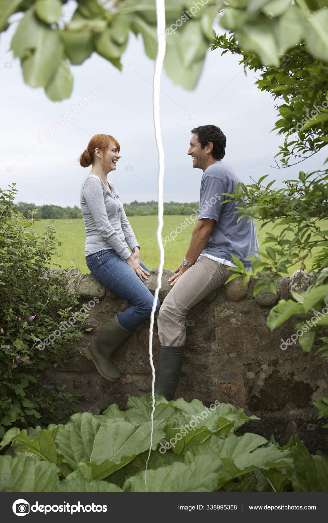 Rip Happy Couple Representing Relationship Difficulties — Stock Photo ...