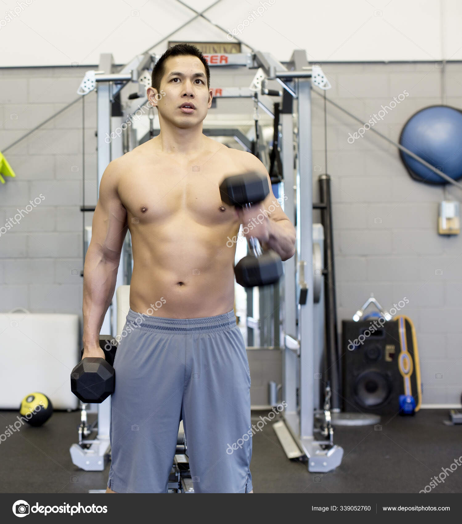 Pacific Islander Man Lifting Weights Gym — Stock Photo ...