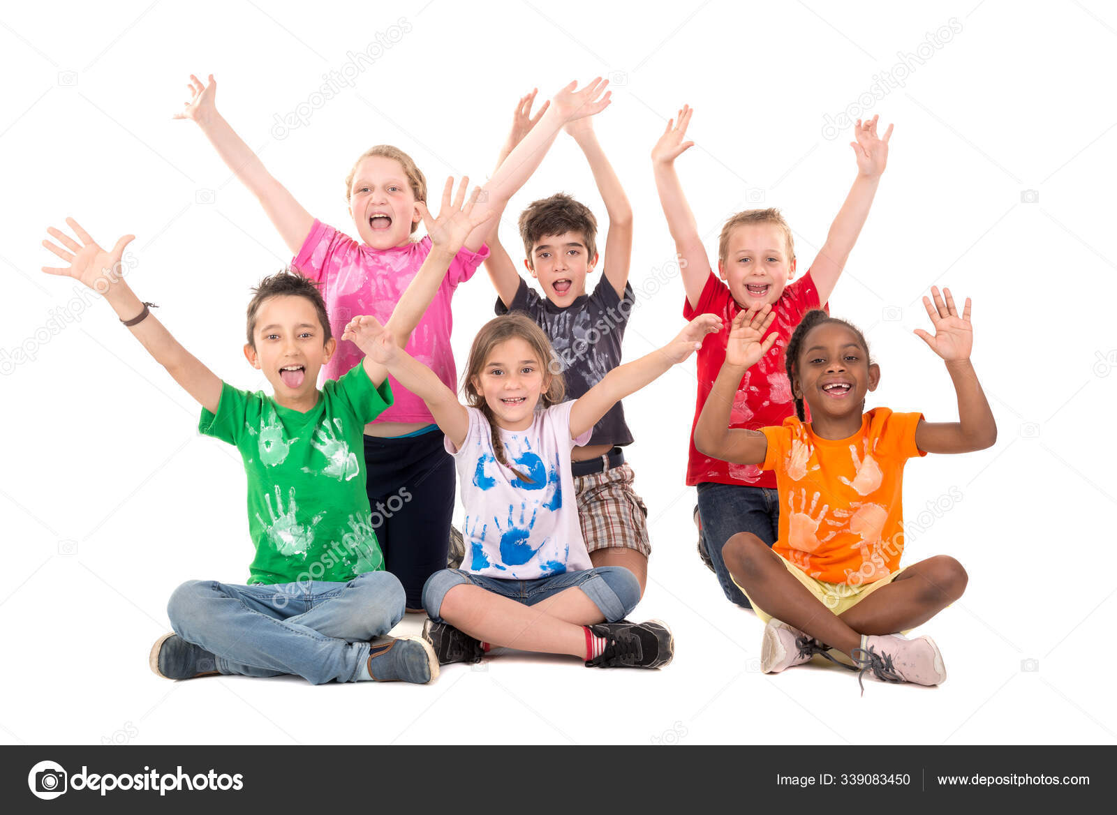 Grupo Niños Felices Posando Aislados Blanco — Foto de stock #339083450 ...