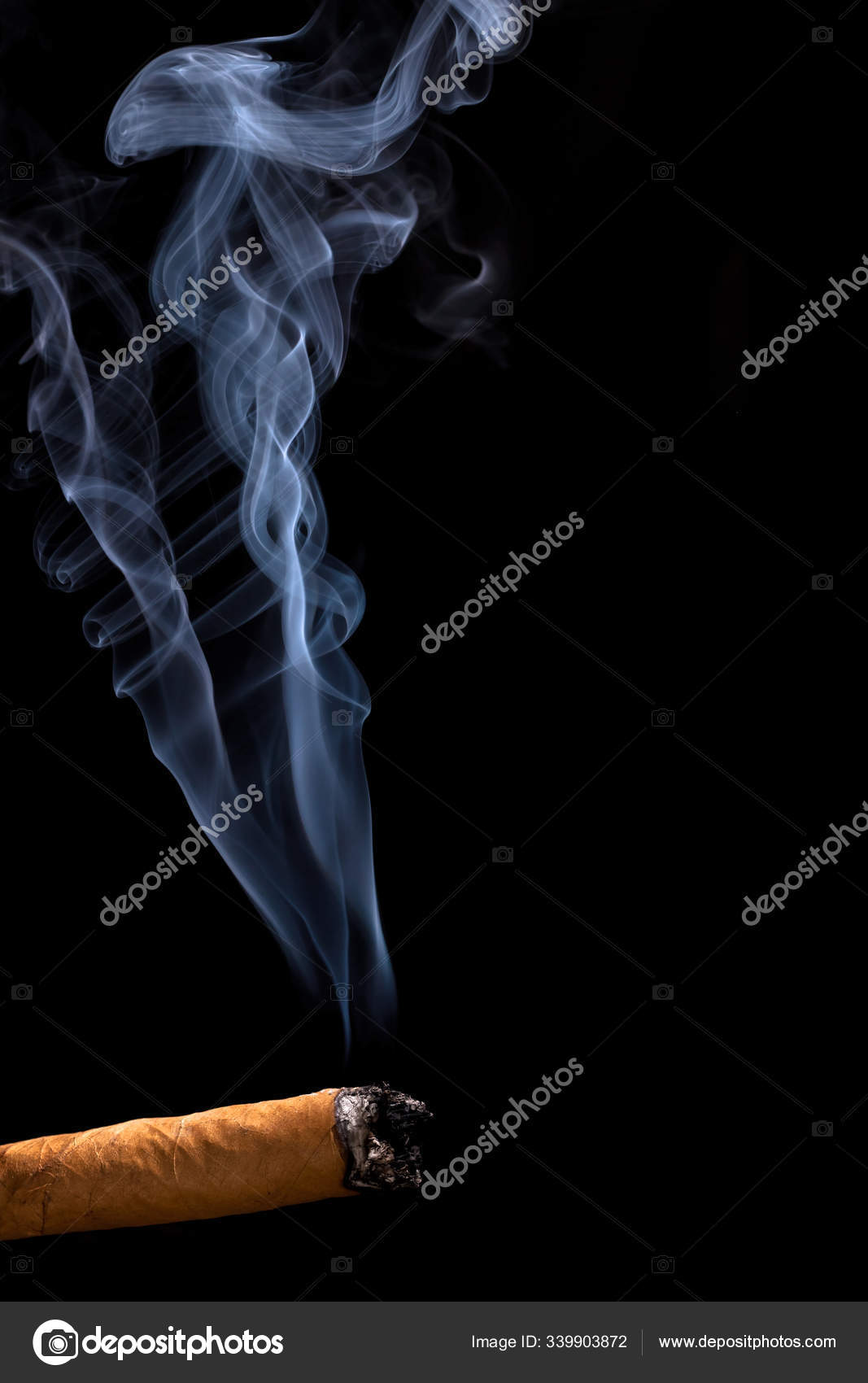 Cigarro Humo Fondo Negro