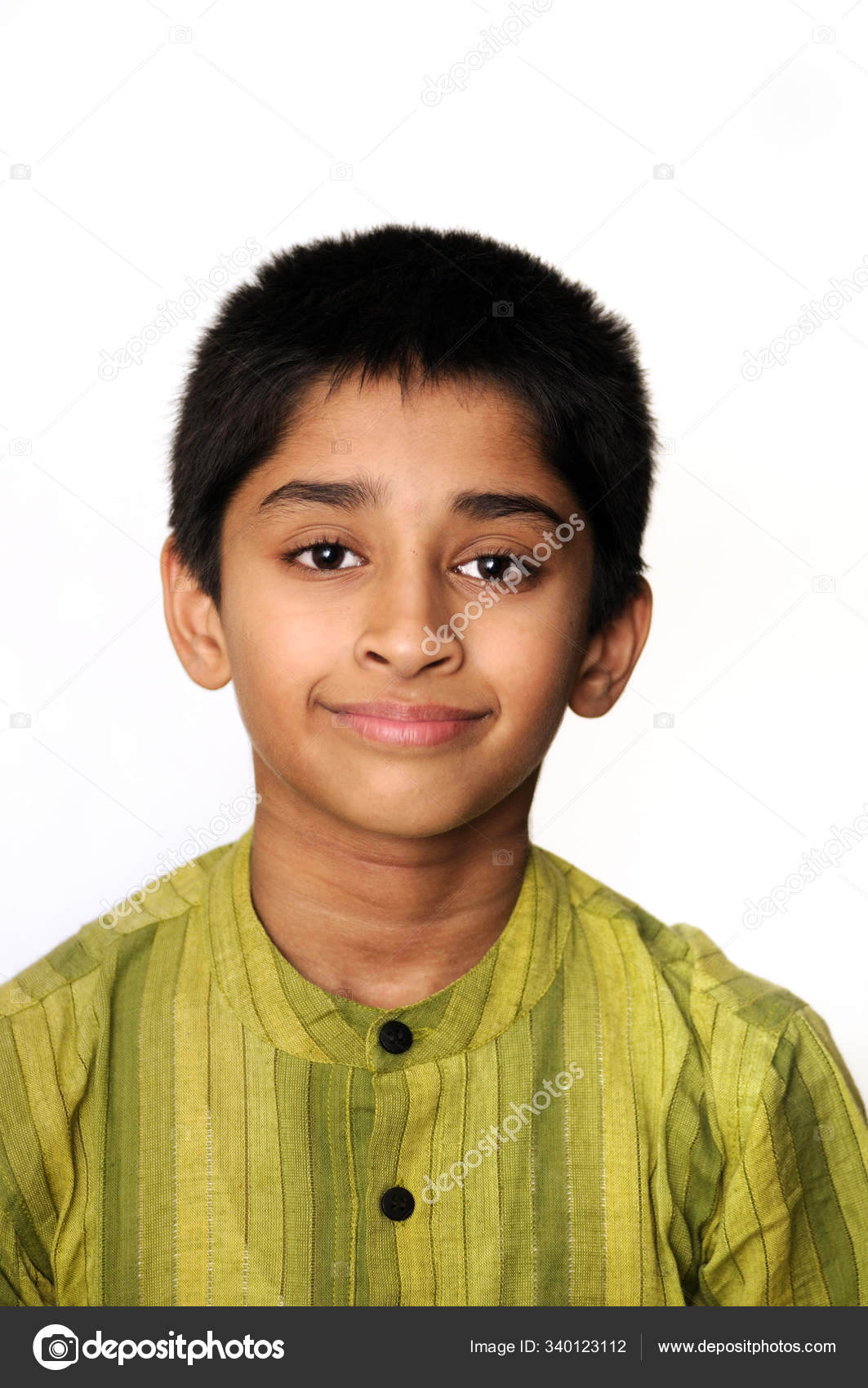 Guapo Joven Indio Aislado Sobre Fondo Blanco — Foto de stock #340123112 ...