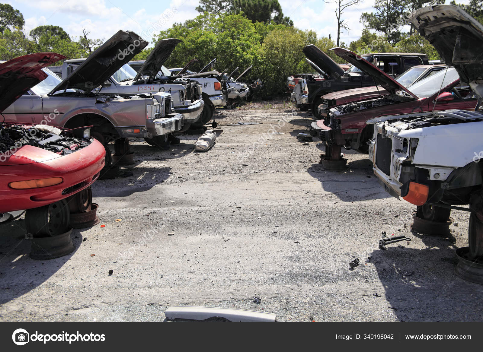 Rusty Old Junk Cars Row Junkyard — Stock Editorial Photo ...