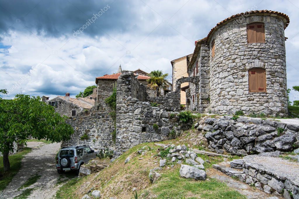 Hum es una ciudad en la parte central de Istria, al noroeste de Croacia ...