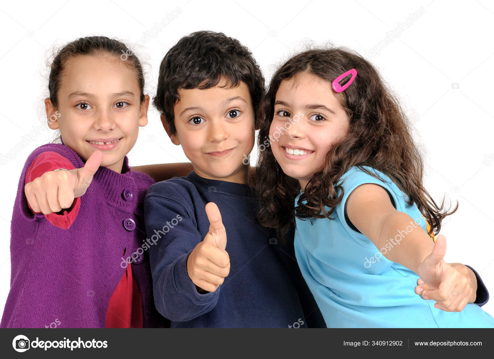 Grupo Niños Posando Aislados Blanco — Foto de stock #340912902 ...