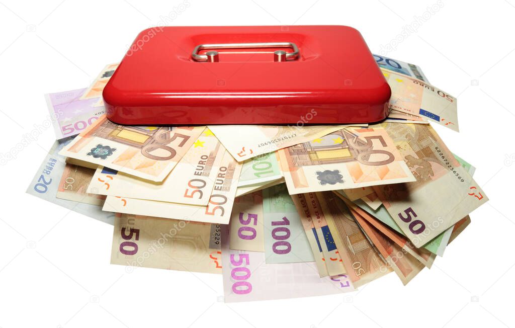 Caja con facturas frente a fondo blanco. 2024