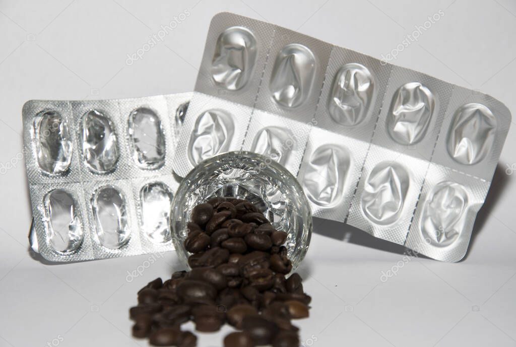 adicción al alcohol y las tabletas, así como dependencia de la cafeína ...