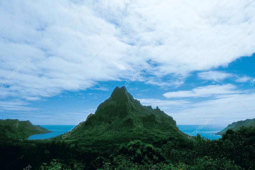 Moorea es una de las islas m s bellas del Mar del Sur, con sus ...