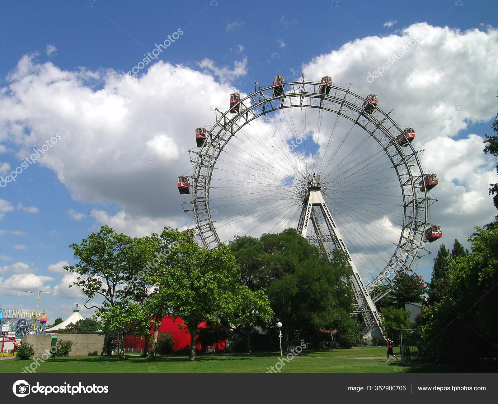 Giant Ferris Wheel Carousel Amusement Park – Stock Editorial Photo ...