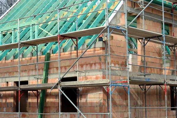 la construcción del armazón de techo 2023
