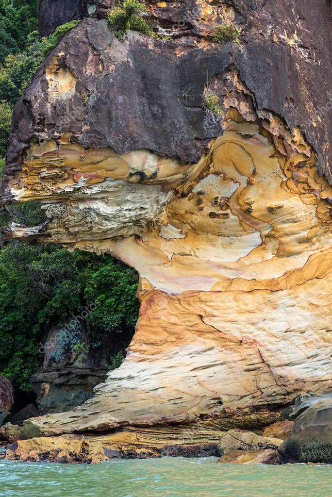 Formación geológicamente interesante de roca arenisca en el Parque ...