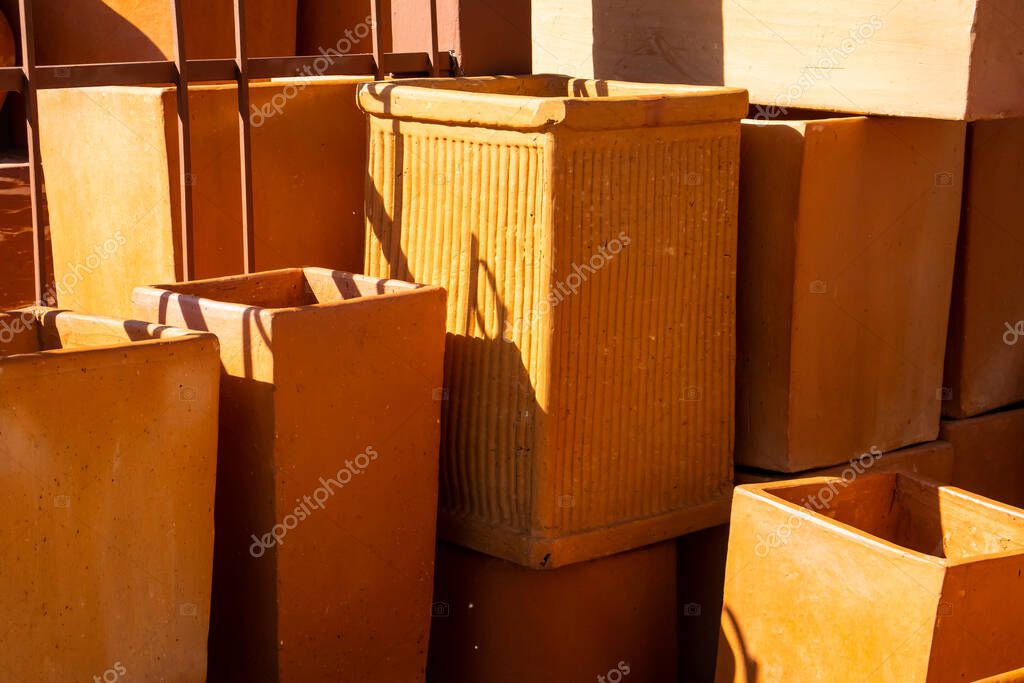 Macetas tradicionales en la hermosa ciudad pequeña de Raquira en ...