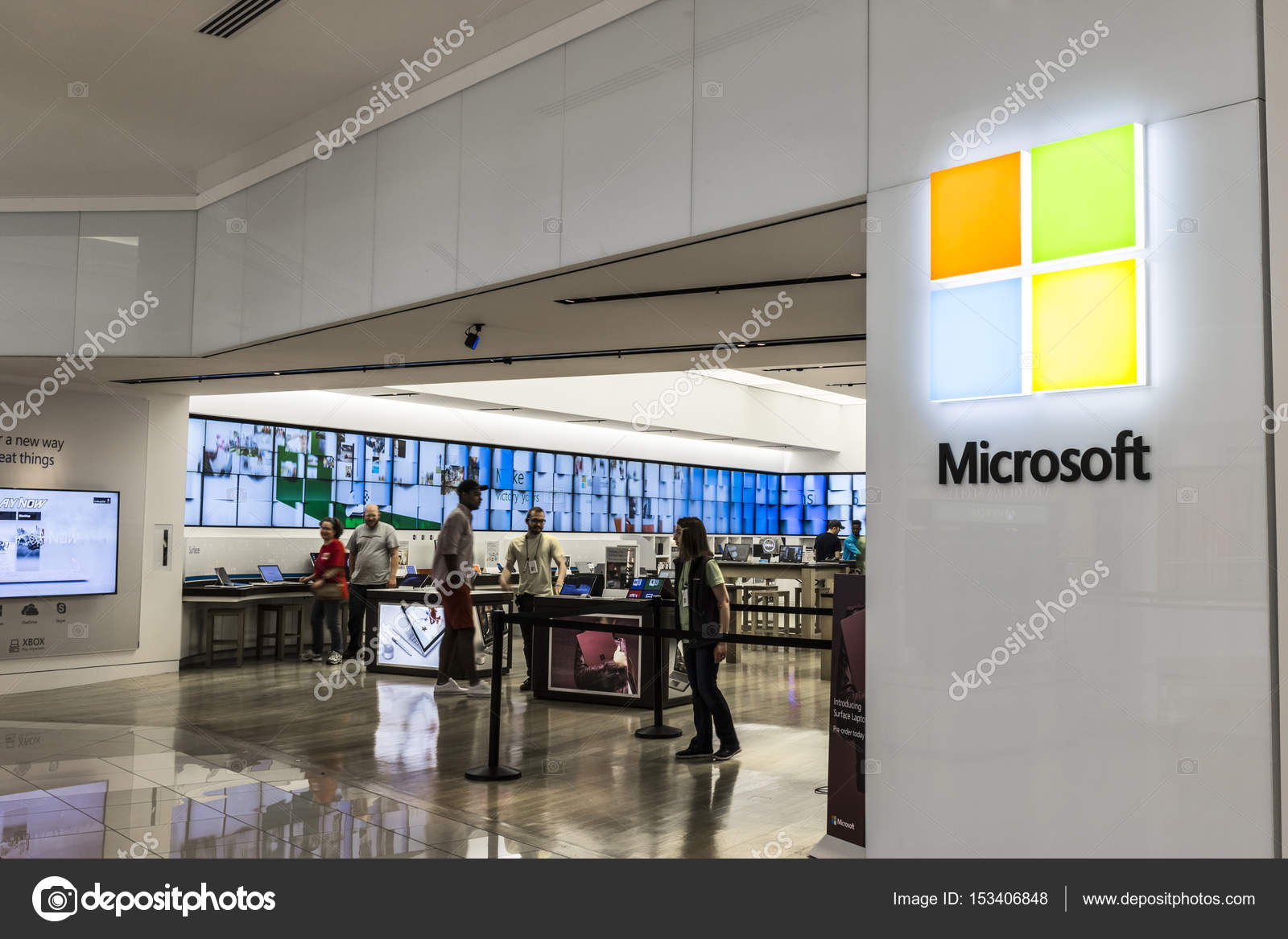Cincinnati - Circa May 2017: Microsoft Retail Technology Store ...