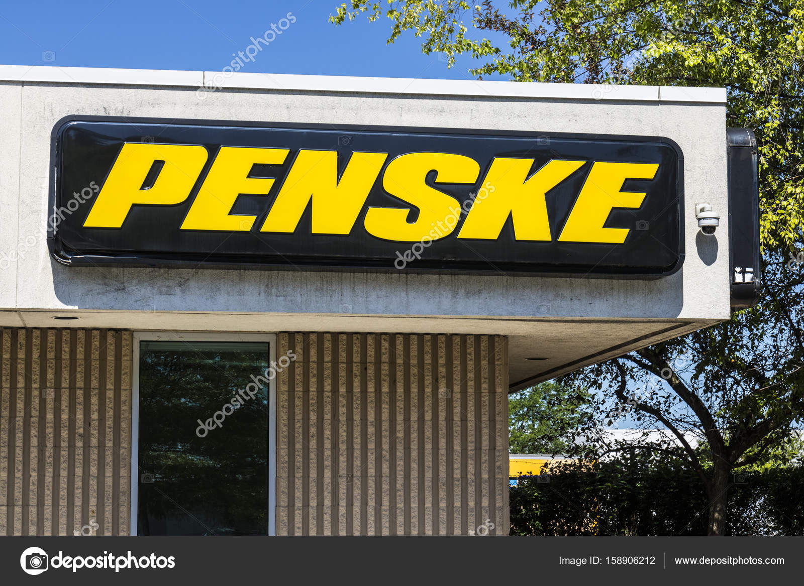 Indianapolis - Circa July 2017: Logo and signage of Penske Truck ...