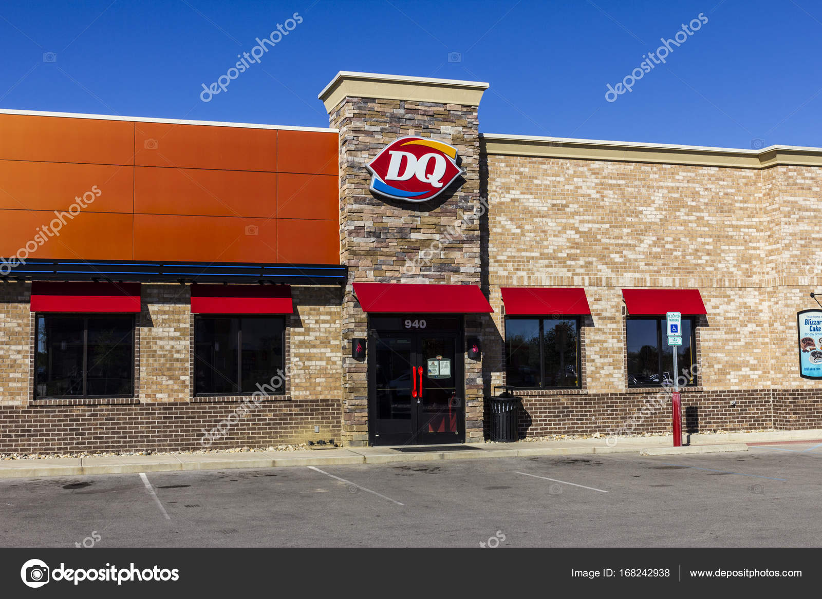 Indianápolis - Circa Septiembre 2017: Dairy Queen Retail Fast Food ...