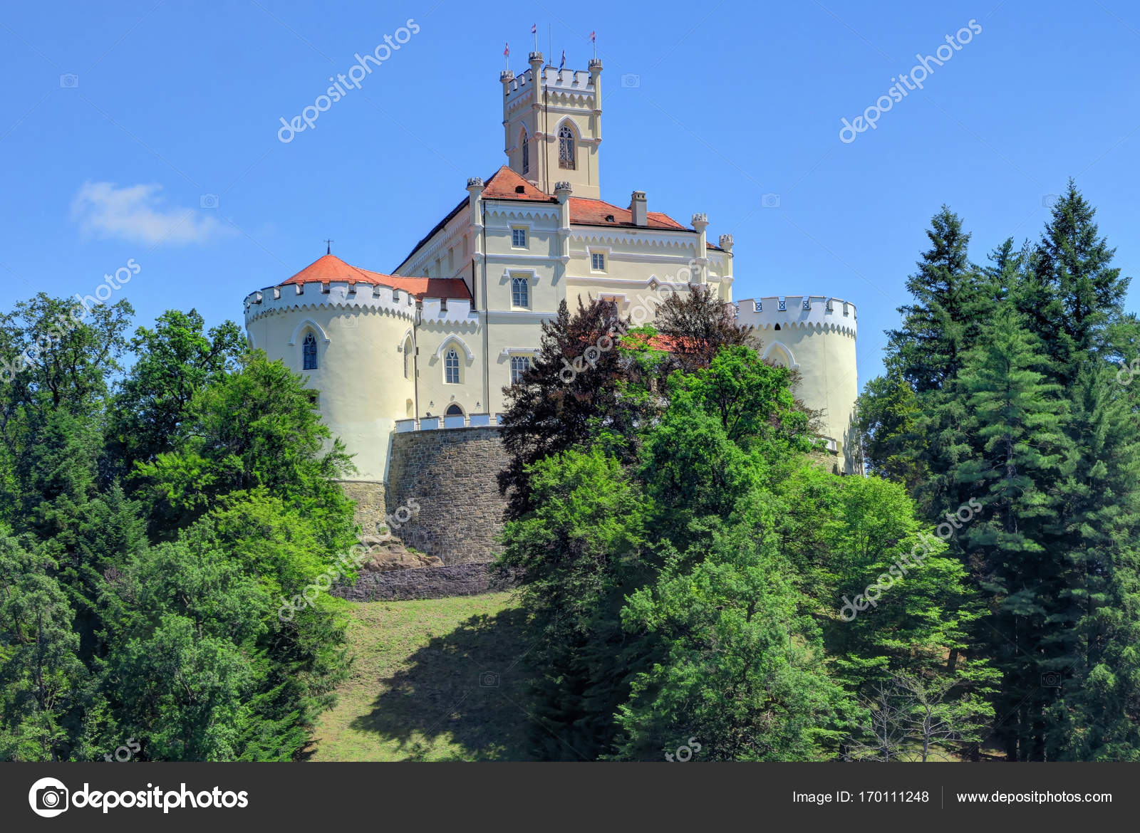 Trakoscan Castle in northern Croatia – Stock Editorial Photo © flocutus ...