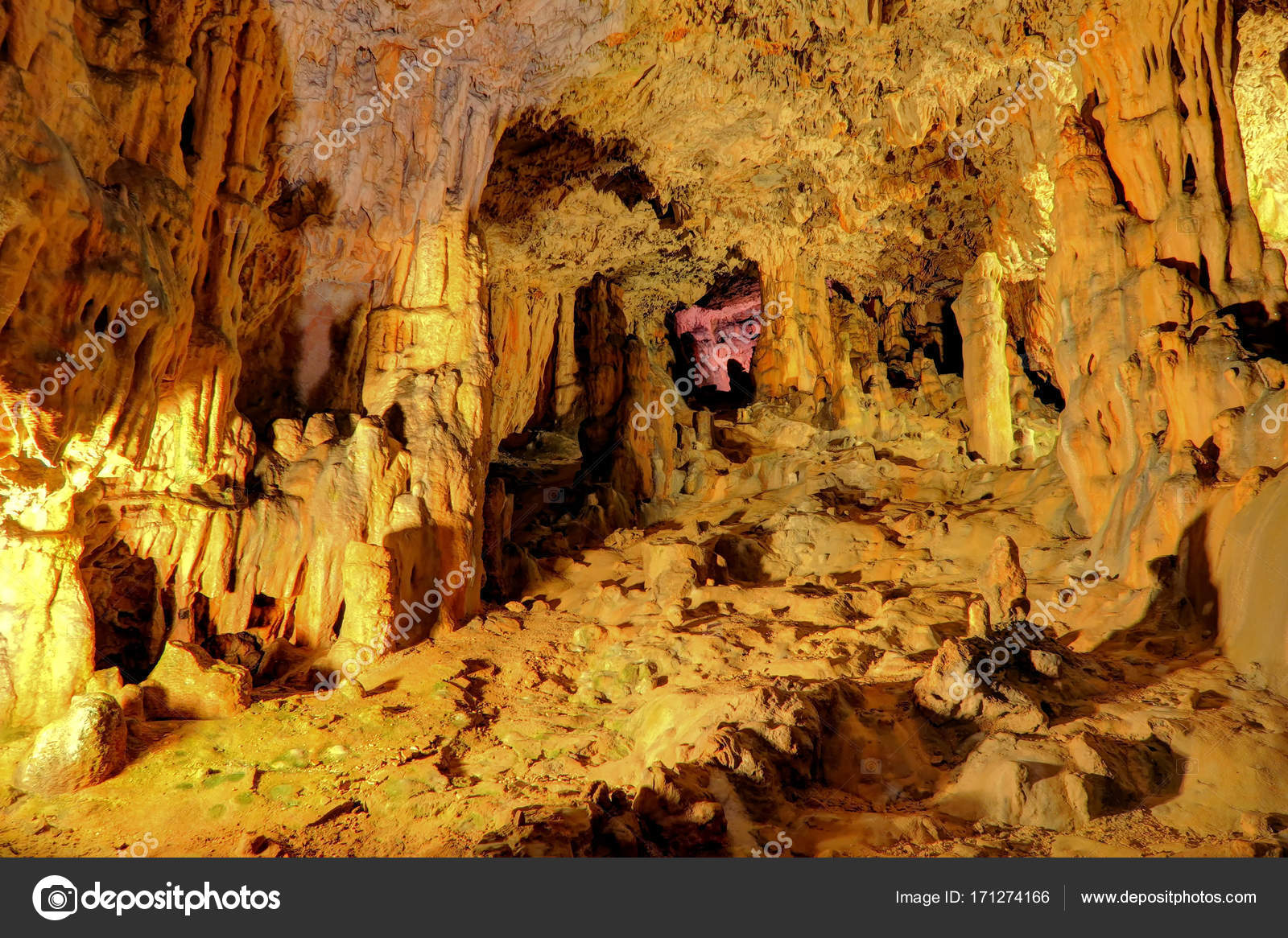 Cueva de Biserujka en el pueblo de Rudine, en la isla de Krk, C ...
