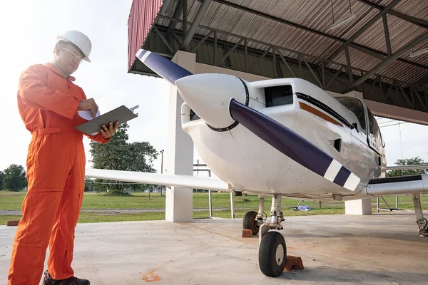 Aircraft maintenance Stock Photos, Royalty Free Aircraft maintenance ...