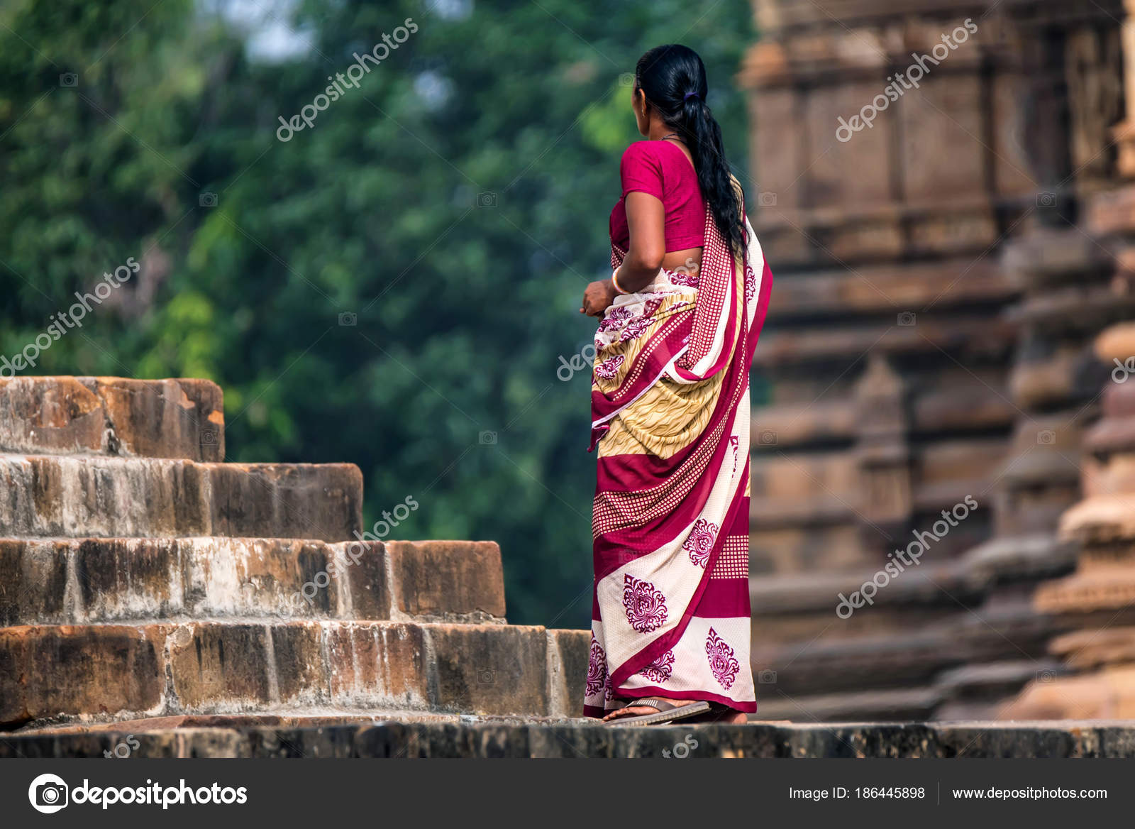 Indian woman in sari back view Stock Photo by ©Yakov_Oskanov 186445898