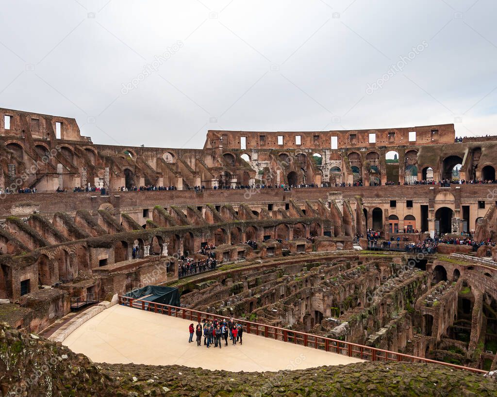 Roma Italia. Interior del Coliseo, famoso por sus espectáculos con ...