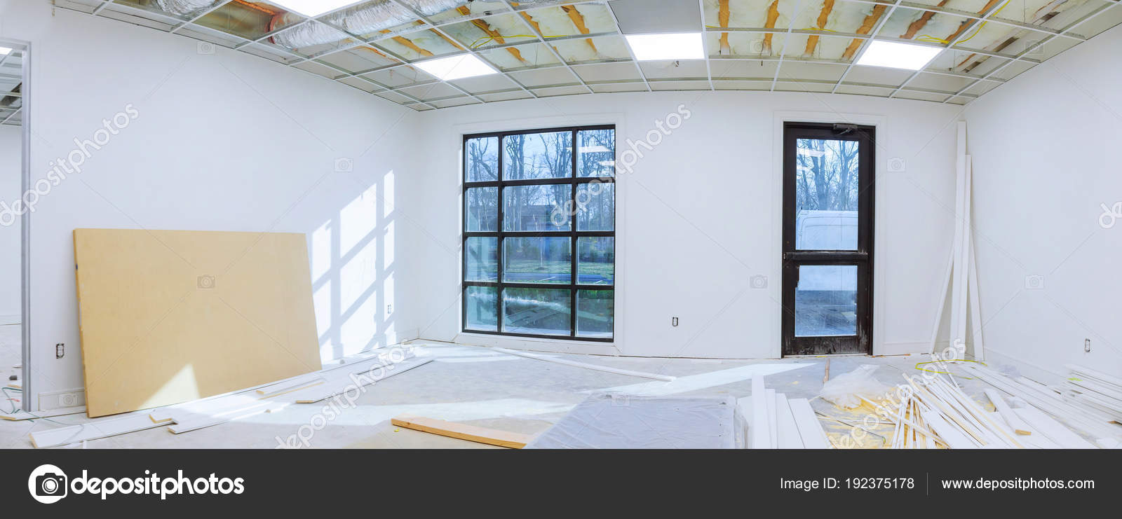 Fotos de Techo colgado abierto en el sitio de construcción - Imagen de ...