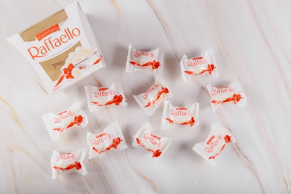 Ferrero Raffaello in a separate packaging is a spherical coconut almond ... Ferrero Raffaello in a separate packaging is a spherical coconut almond ...